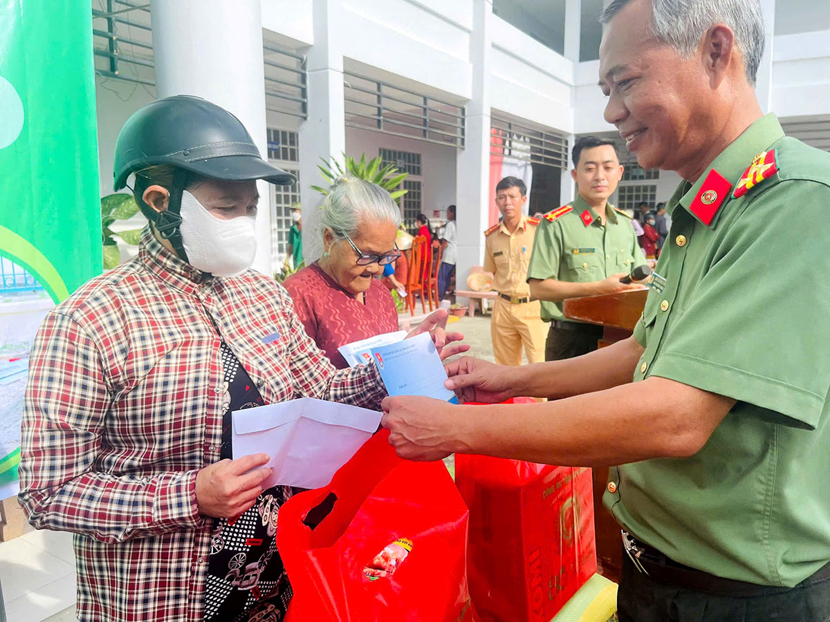 Tuổi trẻ Công an tỉnh An Giang tổ chức Chiến dịch tình nguyện “Hành ...