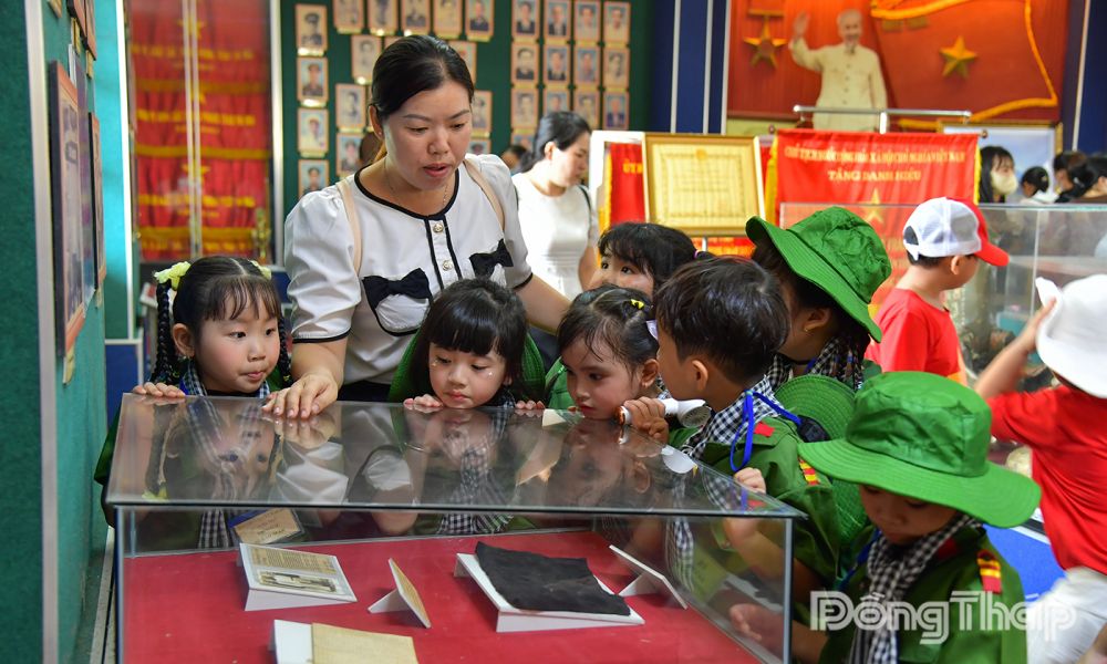 Hơn 1.300 cháu thiếu nhi tham quan, trải nghiệm tại Bộ Chỉ huy Quân sự tỉnh