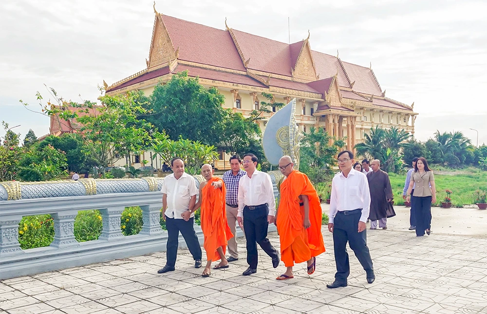 Đoàn công tác của lãnh đạo thành phố thăm cơ sở đào tạo tôn giáo, cơ sở ...