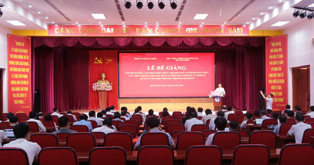 Bế giảng lớp bồi dưỡng, cập nhật kiến thức cho đội ngũ cán bộ thuộc ...