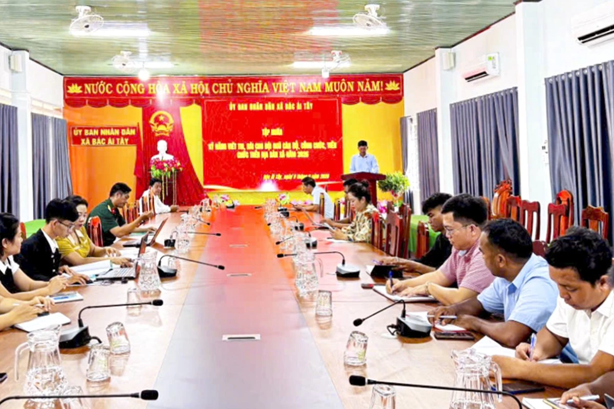 Hơn 30 cán bộ, công chức, viên chức xã Bác Ái Tây được tập huấn kỹ năng ...