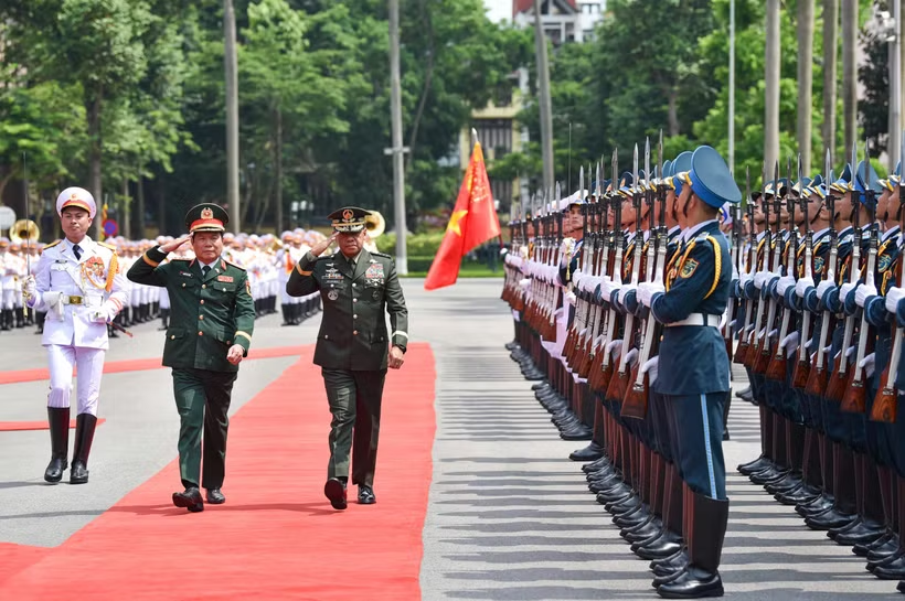 Tham mưu trưởng Lực lượng vũ trang Philippines thăm chính thức Việt Nam