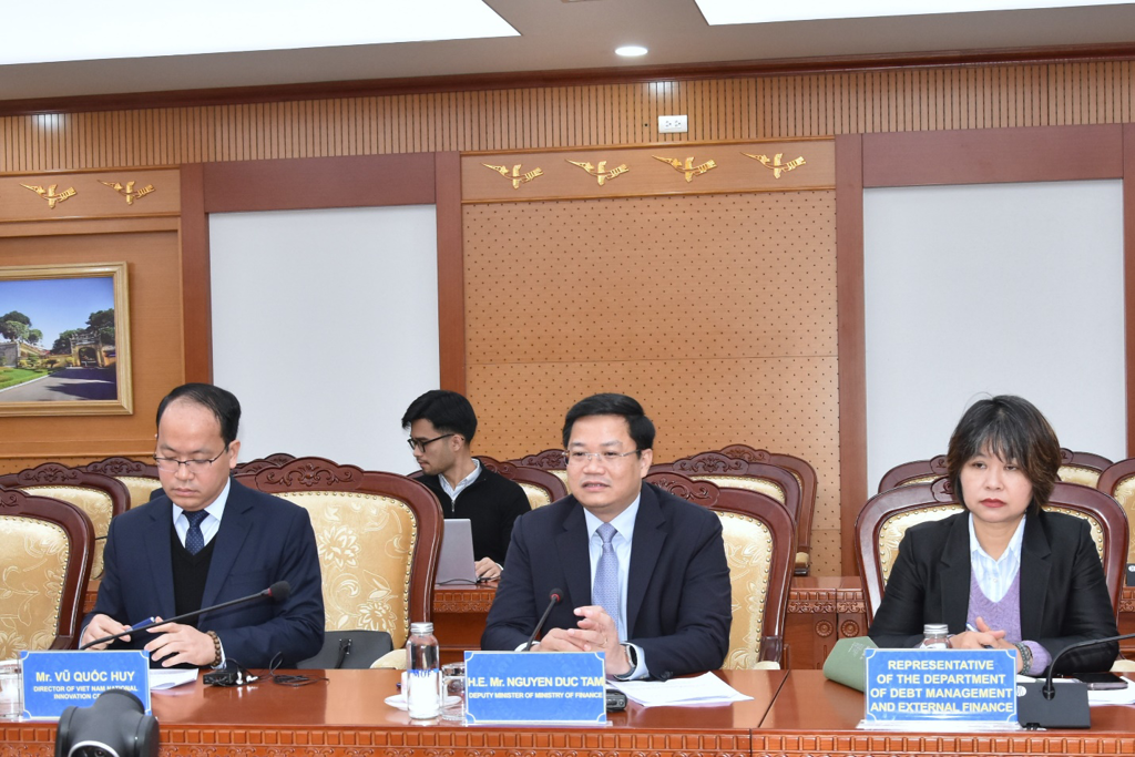 Thứ trưởng Bộ Tài chính Nguyễn Đức Tâm tiếp Phó Chủ tịch Thường trực ...