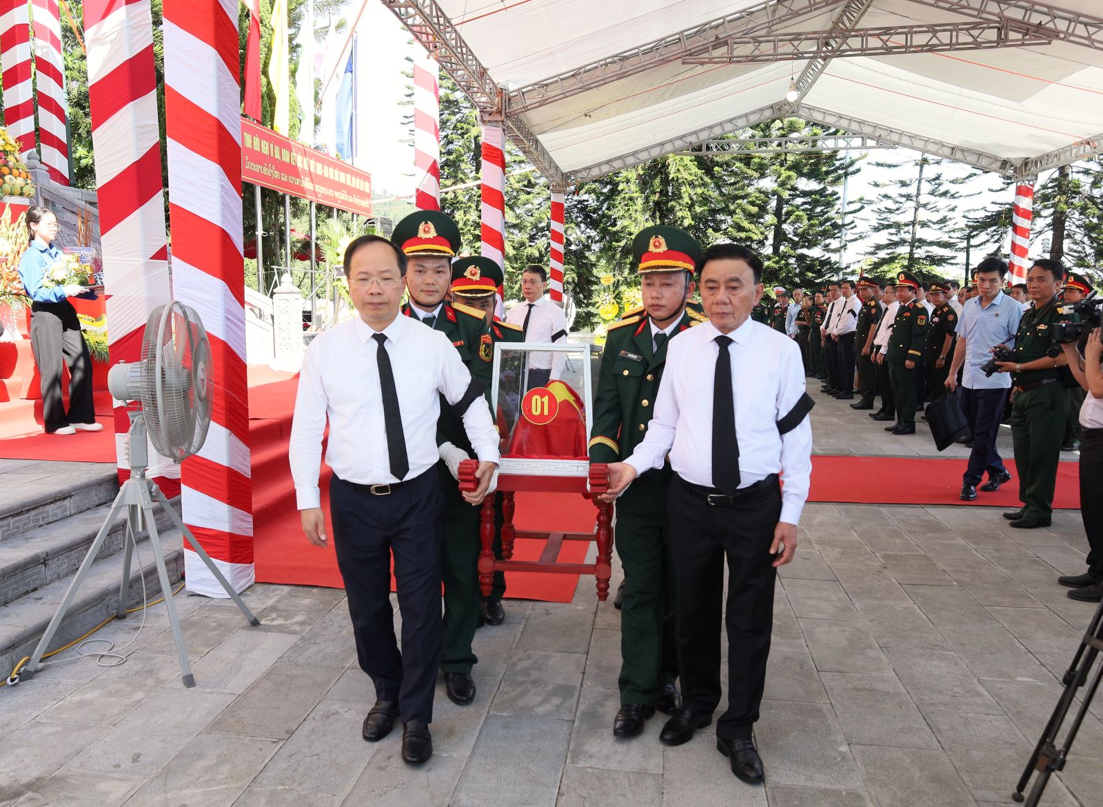 Đồng chí Thường trực Ban Bí thư Trần Cẩm Tú dự Lễ truy điệu và an táng ...